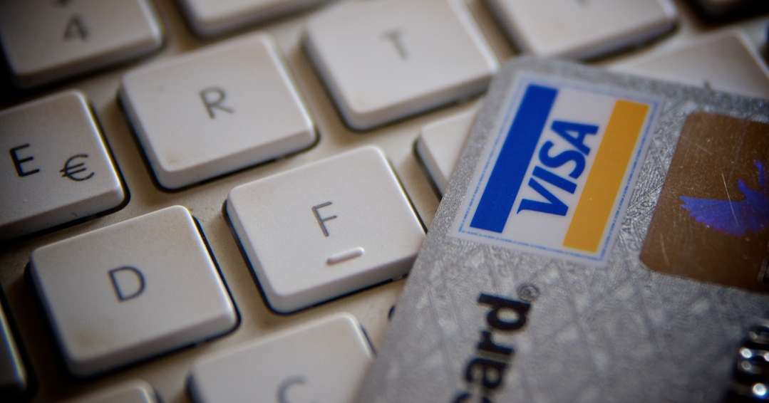 Online merchant service comparison - Dash Media